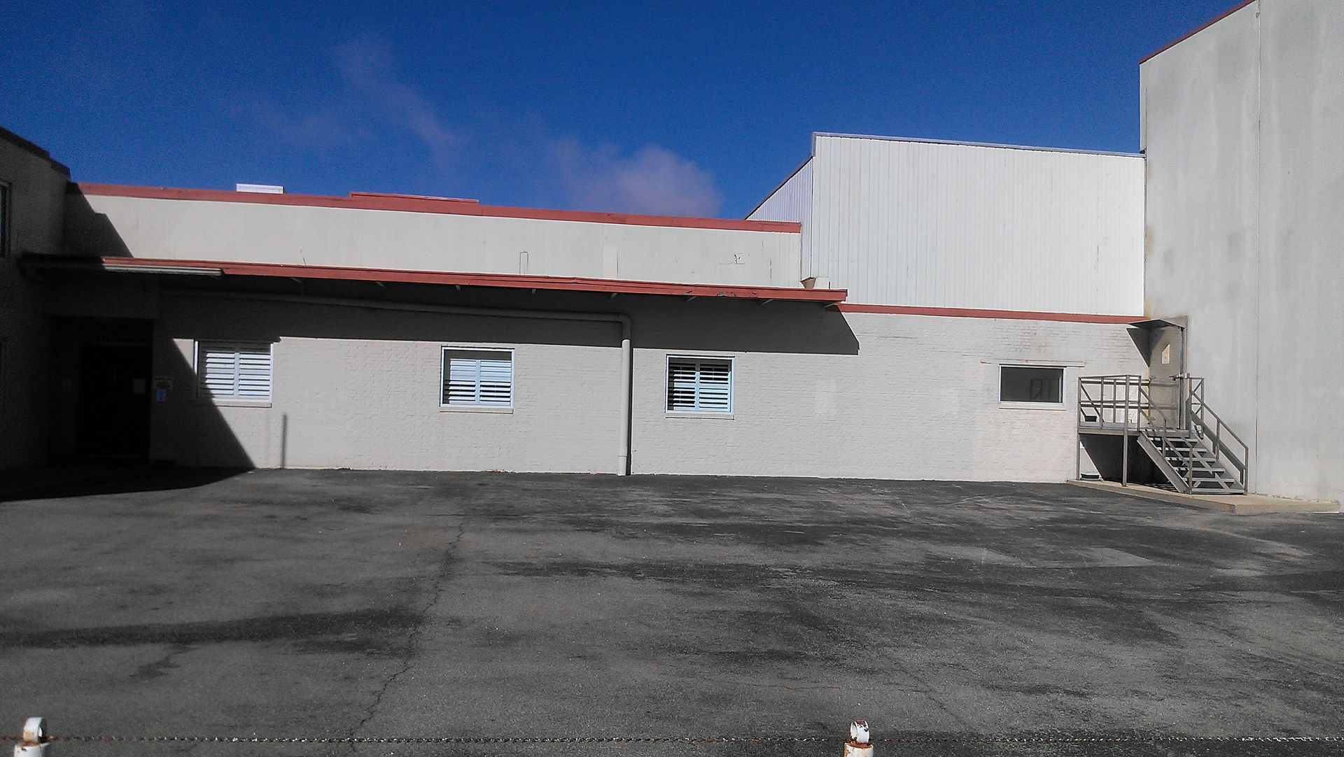 FPL Foods Outdoor Area Constrction & Cleaning | Verdant Landscape